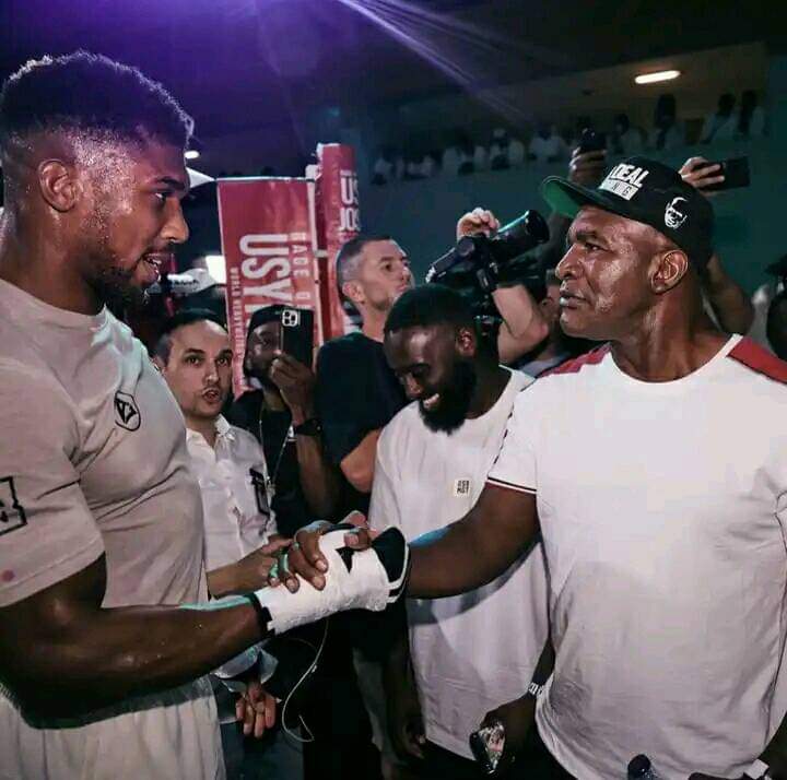 Holyfield reveals how Joshua can beat Usyk - TOTORI NEWS